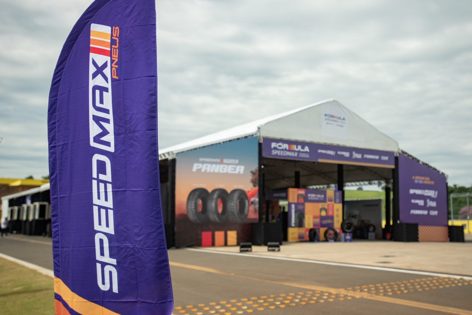 Pneus Speedmax são bons? Confira no Blog da PneuStore!